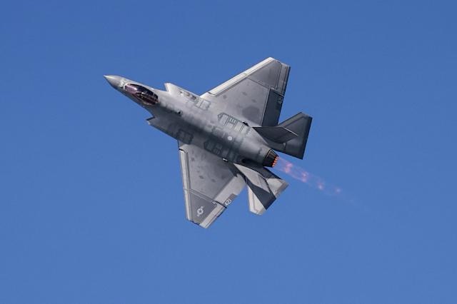 F-35 fighter jet crashes in California, pilot ejects safely – thenewstime